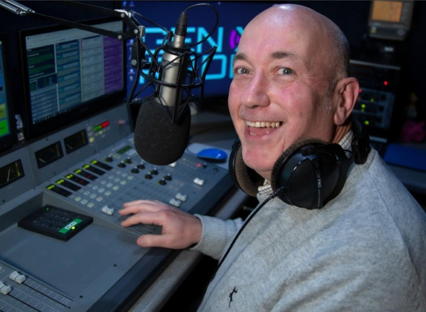 Muere locutor de radio en programa al aire | NotiGape - Líderes en Noticias
