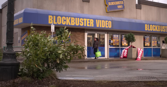 NotiGAPE - Llega el tráiler de Blockbuster, una parodia de la cadena de ...